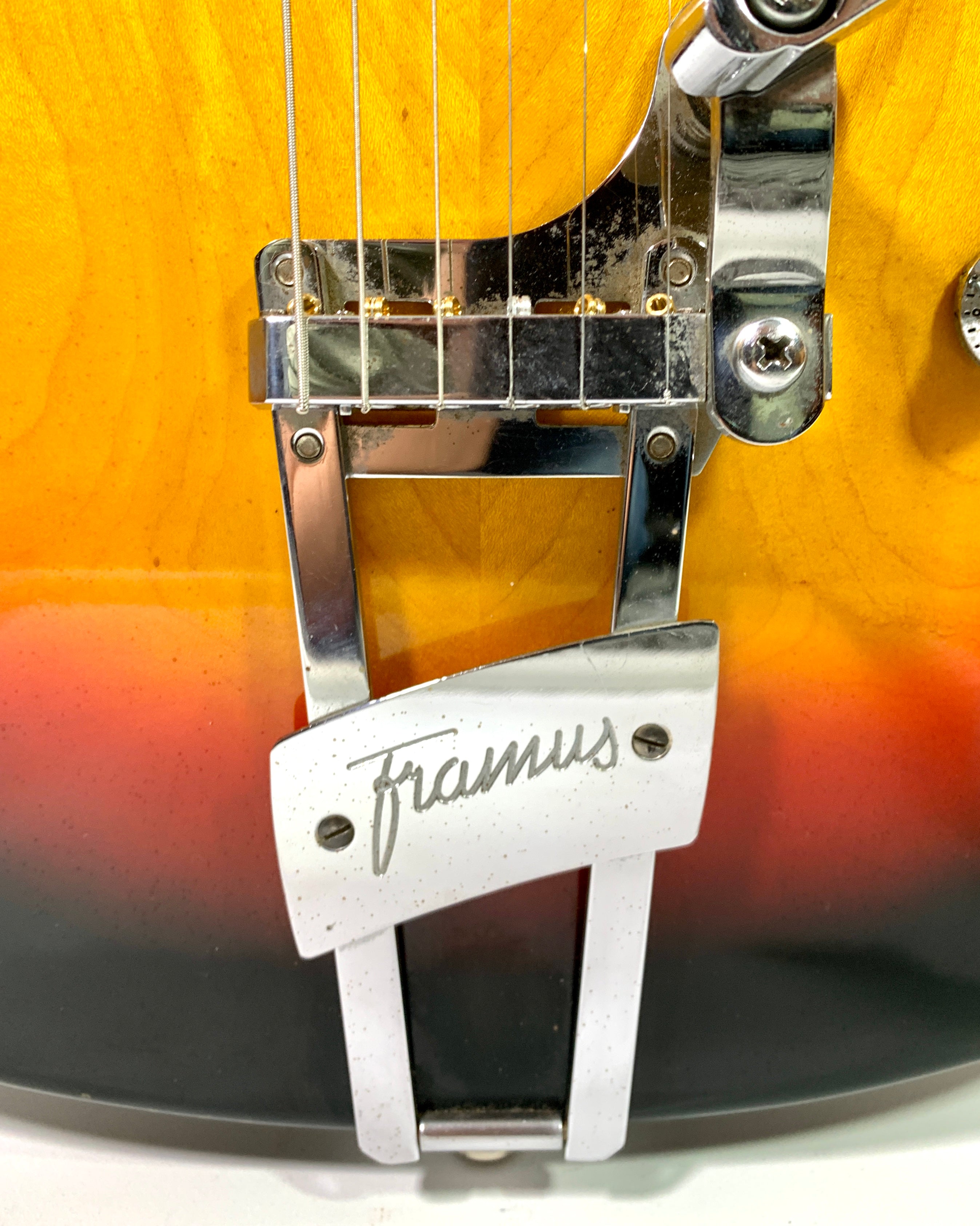 Framus Atlantik 5/110 Sunburst 1960's – L'instrumenterie
